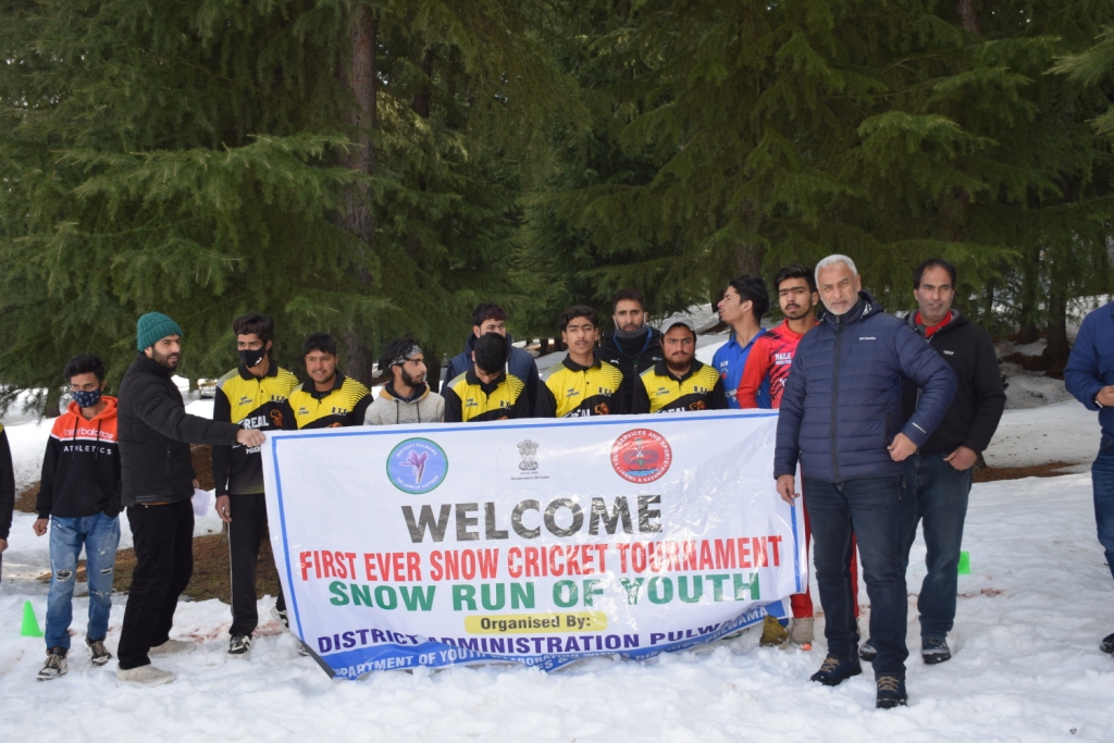 First ever Snow Cricket tournament, Snow Run for youth held in Kashmir ...